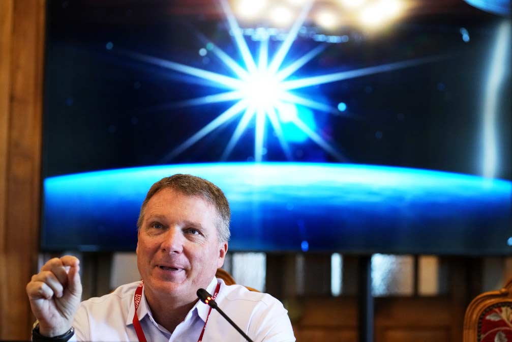 Terry W. Virts: «La colaboración público-privada es clave para la ...