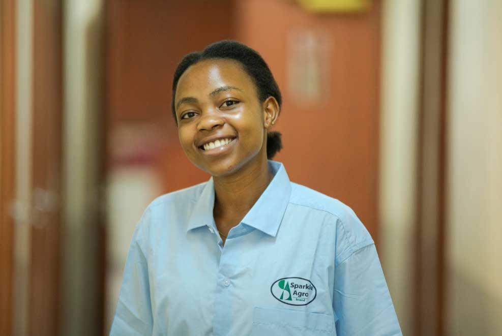 Una joven de Uganda crea crema contra mosquitos a base de leche agria | Candás 365