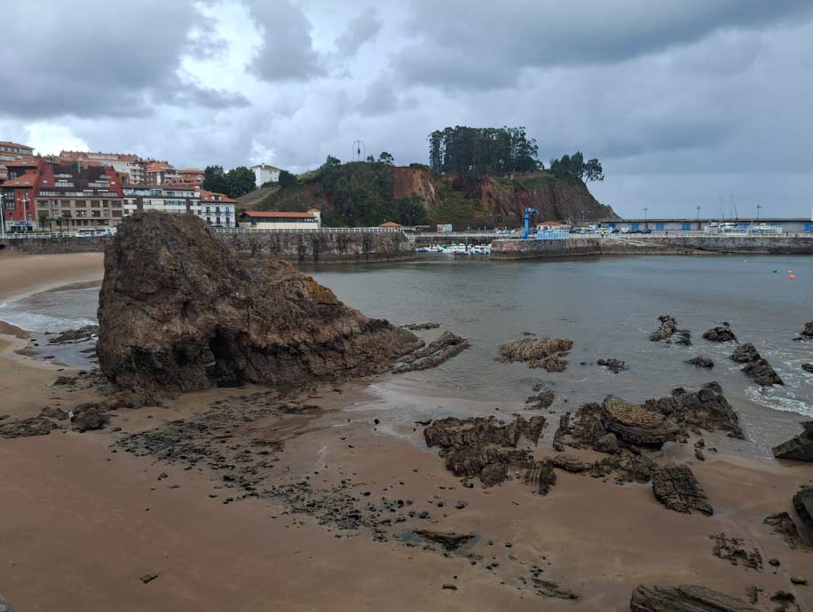 Peña Furada de Candás: Costa de Asturias | Candás 365